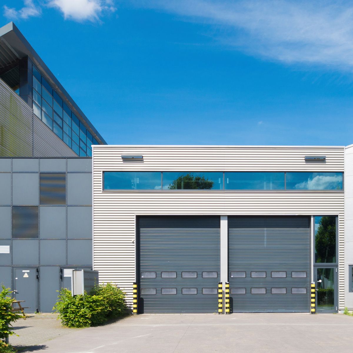 6 Benefits of Using Commercial Garage Doors - UltiUber Life