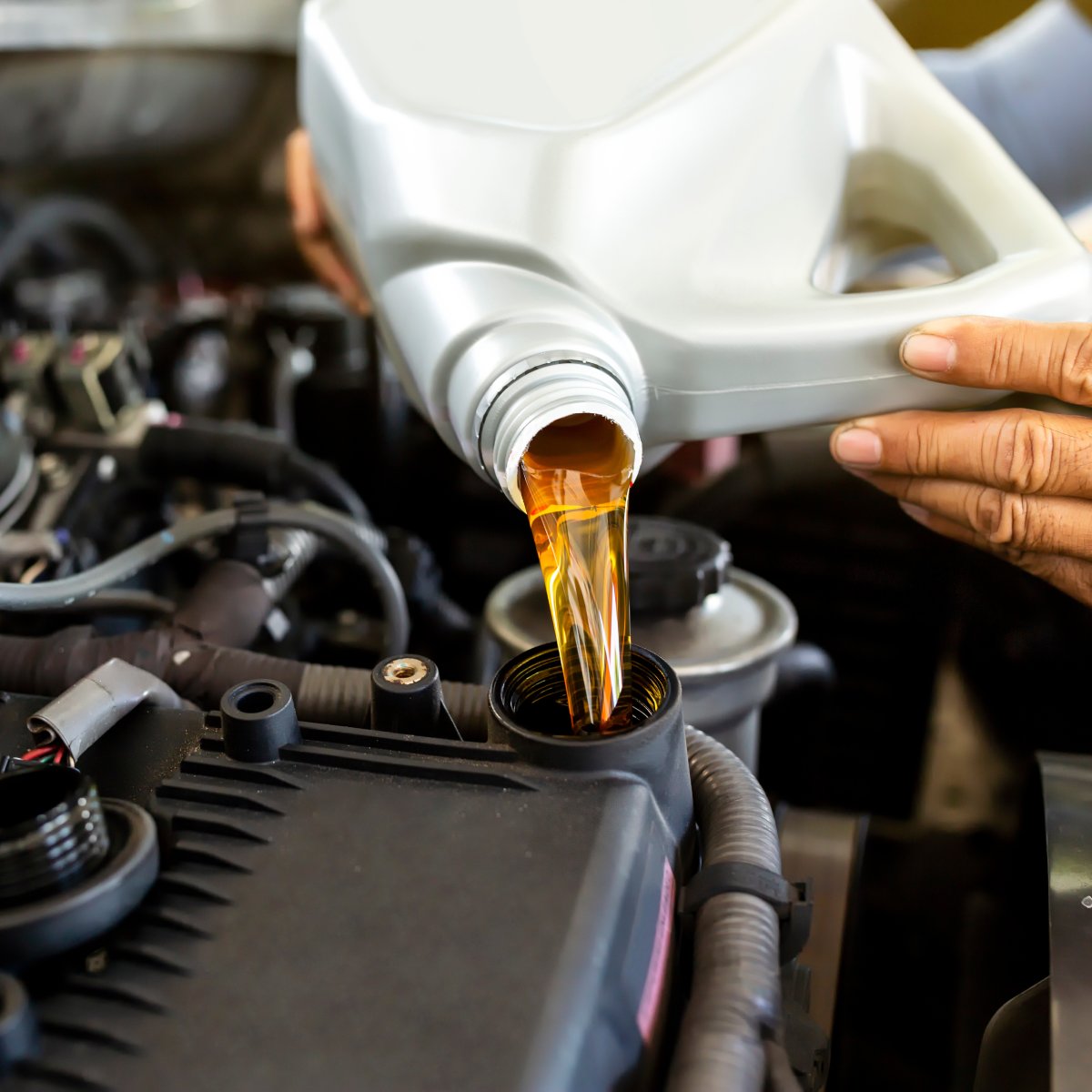 The Primary Advantages of Synthetic Motor Oil - UltiUber Life